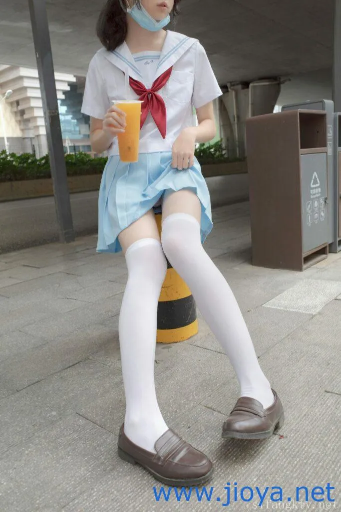 森萝财团@小满 – 香蕉牛奶 胶带捆绑 露脸大尺度R18 [127P+1V/4G] – jio呀